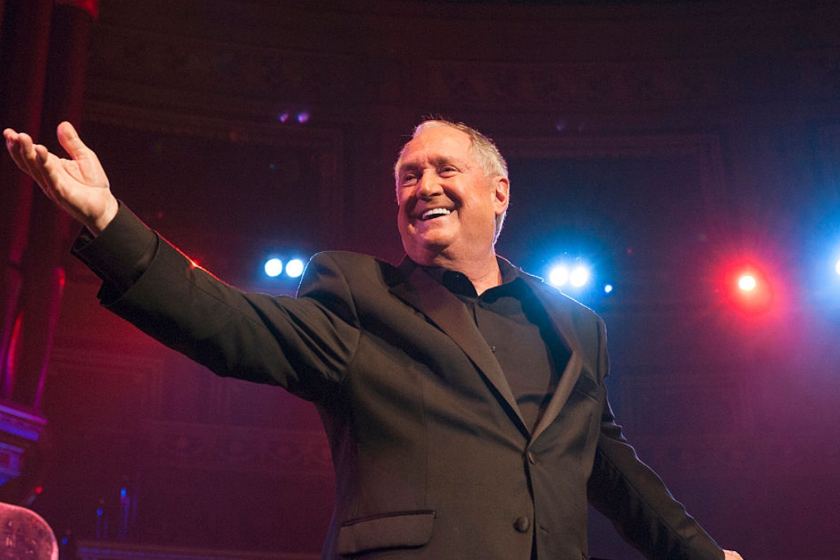 'Breaking Up Is Hard To Do' Singer Neil Sedaka Dies at 86