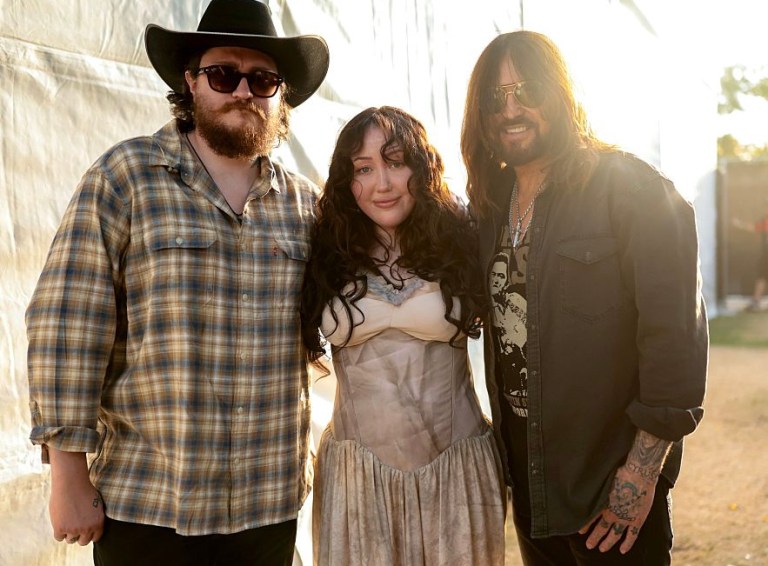 Noah Cyrus and Dad Billy Ray Cyrus Duet on New Song at Stagecoach