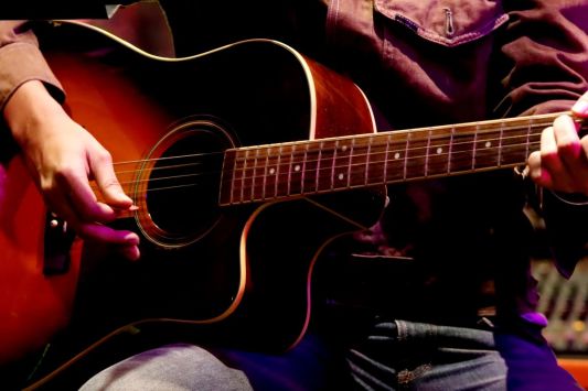Country Music Hall of Famer in ICU With Heart and Kidney Failure